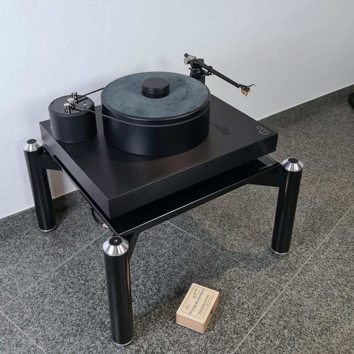 The Cat Tale Turntable - Turntable - Danish Audio Design International